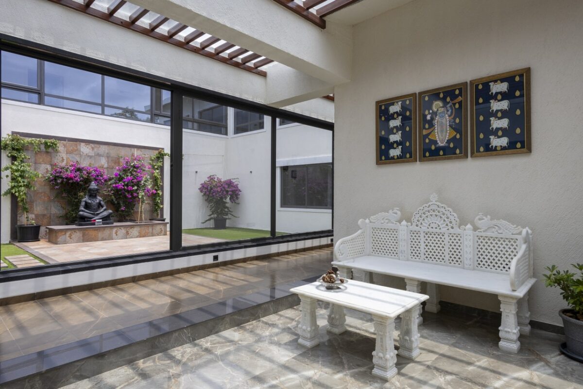 This Villa House Design is a Contemporary-Vernacular Blend | E-design ...