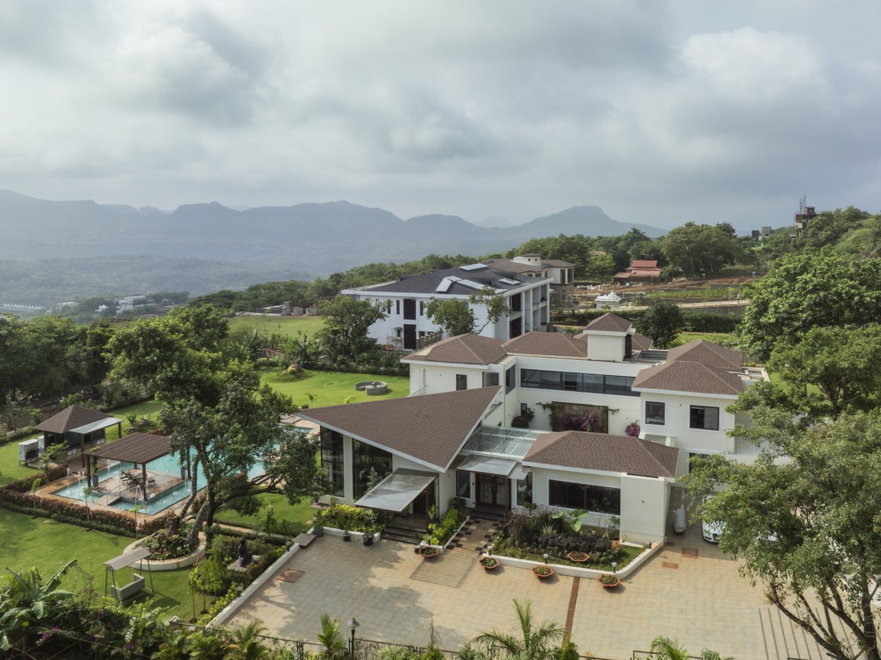 This Villa House Design is a Contemporary-Vernacular Blend | E-design ...