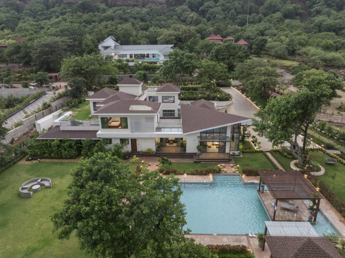 This Villa House Design is a Contemporary-Vernacular Blend | E-design ...