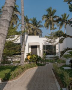 25 Room Luxury Villa Resort Seamlessly Blends With The Tropical Farm ...