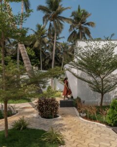 25 Room Luxury Villa Resort Seamlessly Blends With The Tropical Farm ...