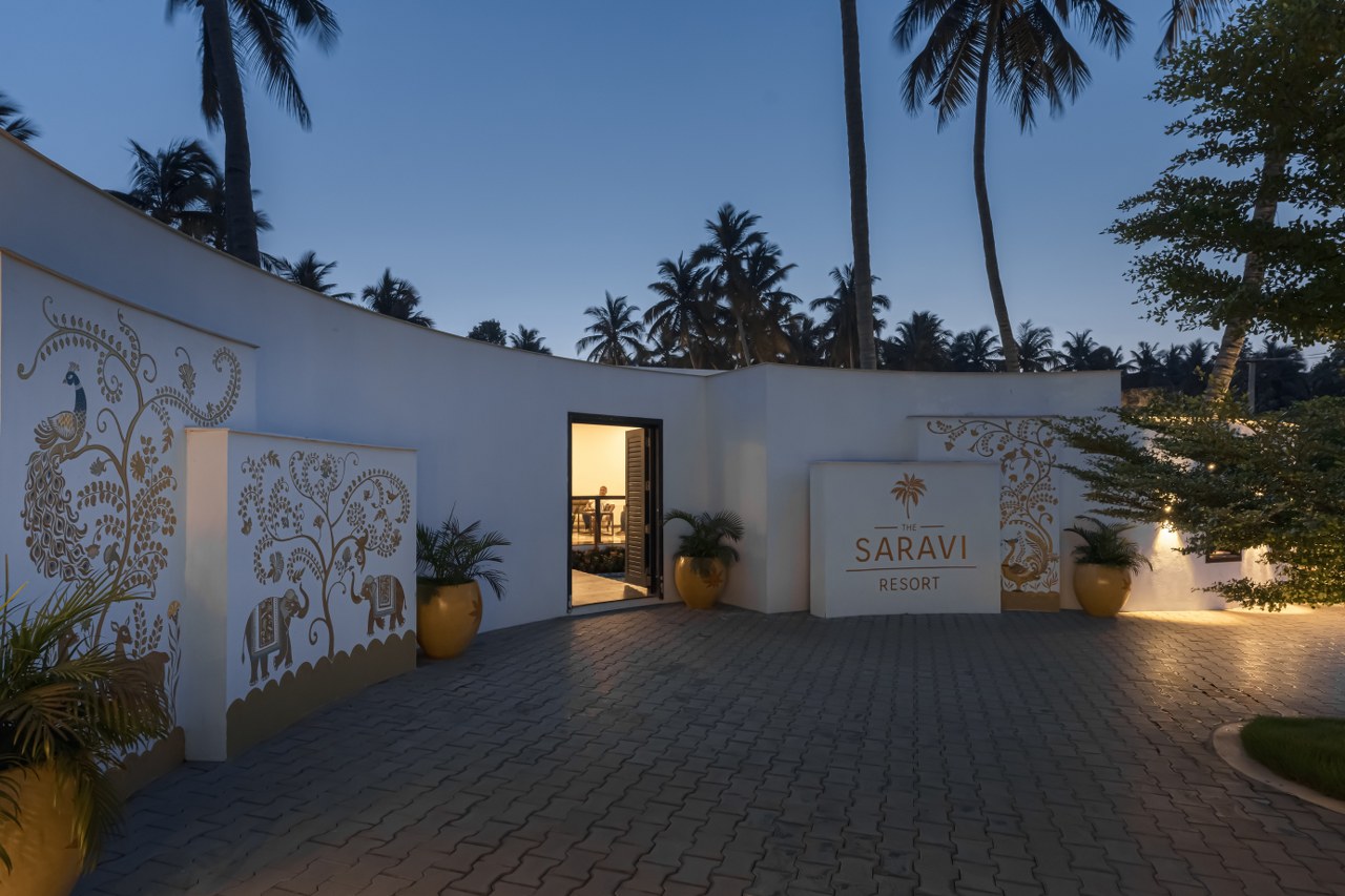 25 Room Luxury Villa Resort Seamlessly Blends With The Tropical Farm ...