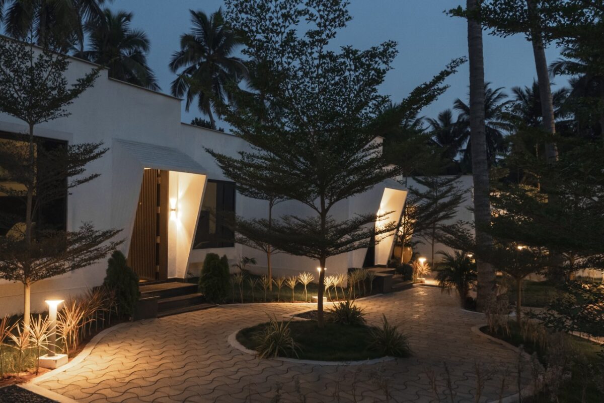 25 Room Luxury Villa Resort Seamlessly Blends With The Tropical Farm ...