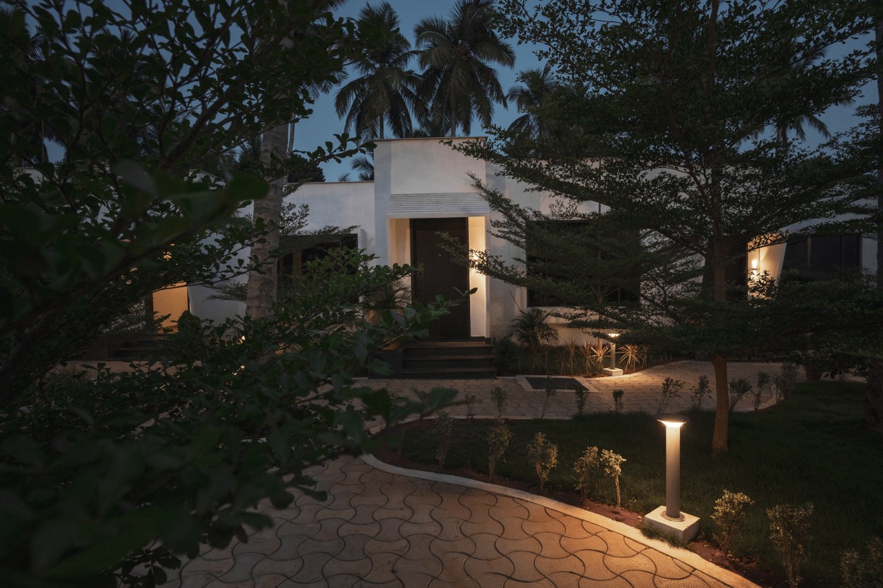 25 Room Luxury Villa Resort Seamlessly Blends With The Tropical Farm ...