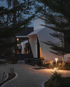 25 Room Luxury Villa Resort Seamlessly Blends With The Tropical Farm ...