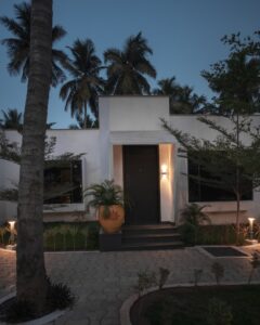 25 Room Luxury Villa Resort Seamlessly Blends With The Tropical Farm ...