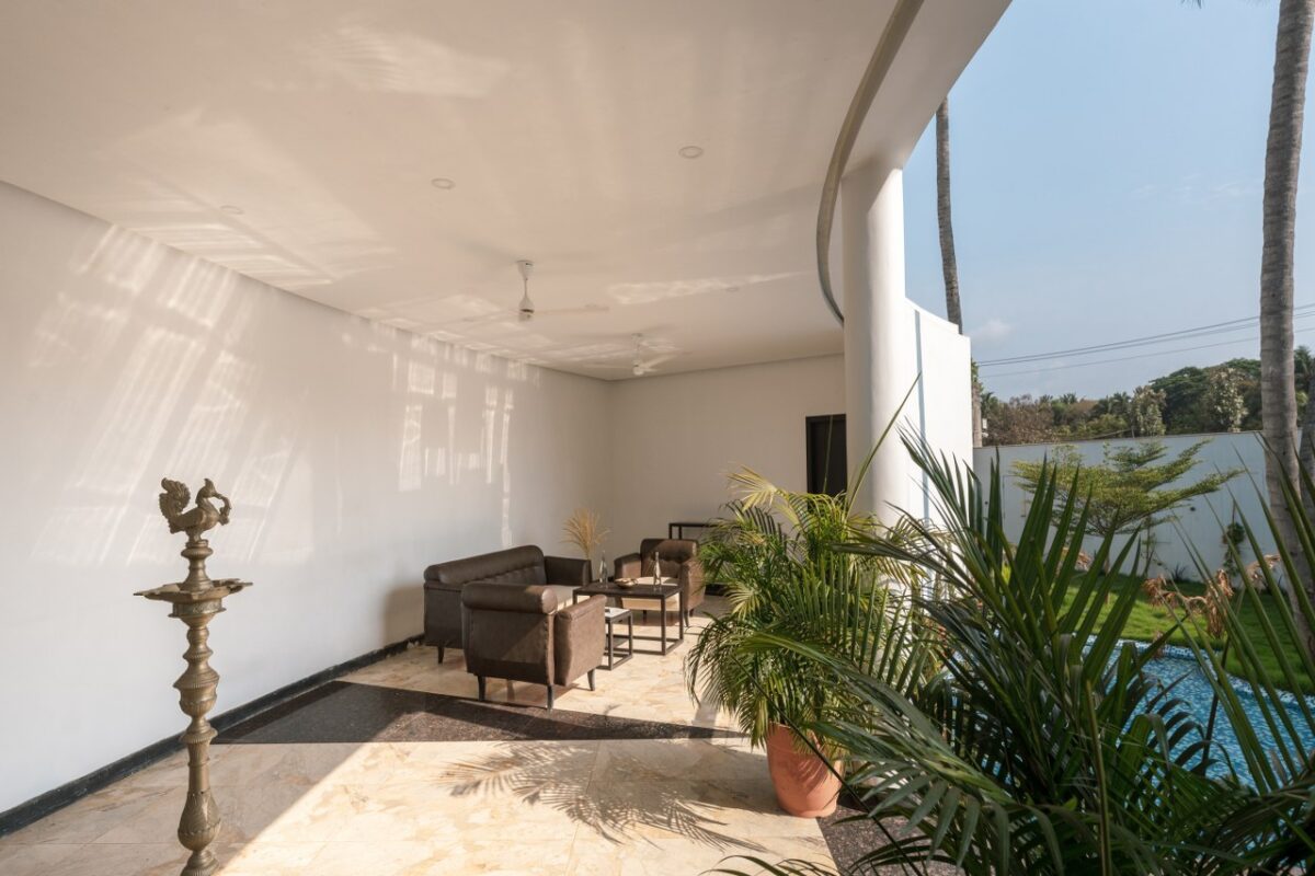 25 Room Luxury Villa Resort Seamlessly Blends With The Tropical Farm ...