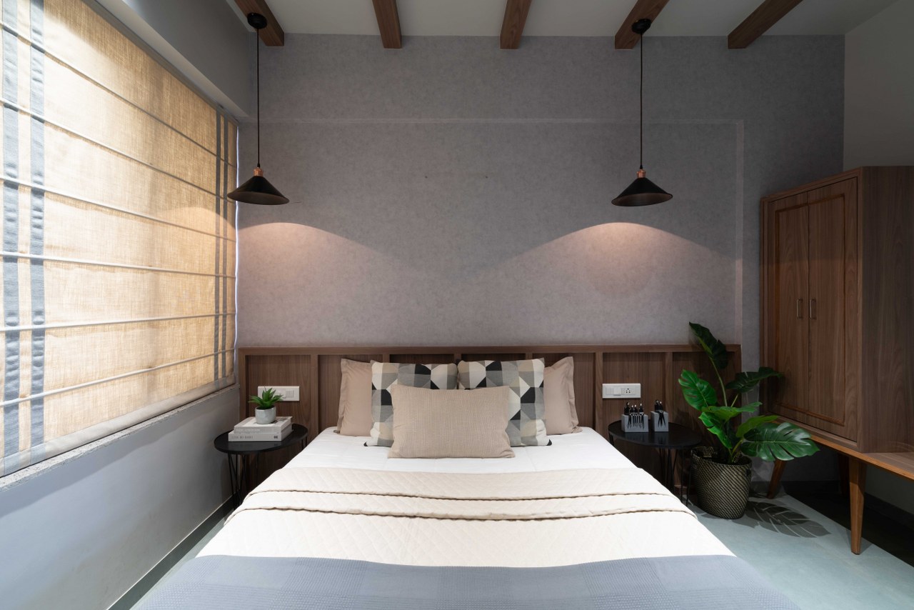 This 1500 sq ft house Provides a Stunning Panoramic Views of the City ...