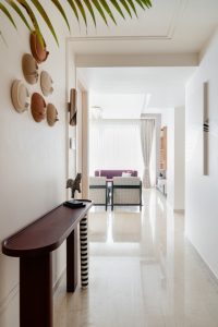 This Minimalist Flat is Modelled To Cater To The Diametrically Opposing ...