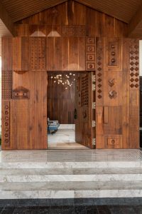 This Contemporary Luxury House Design Defies Norms and Sparks Curiosity ...