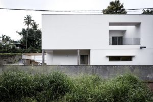 This Corner Plot House Plan Does not Compromise on Ventilation | The ...