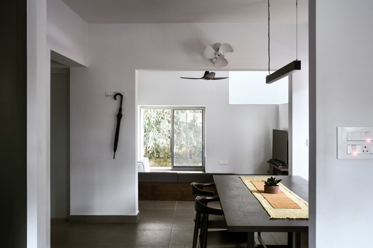 This Corner Plot House Plan Does not Compromise on Ventilation | The ...