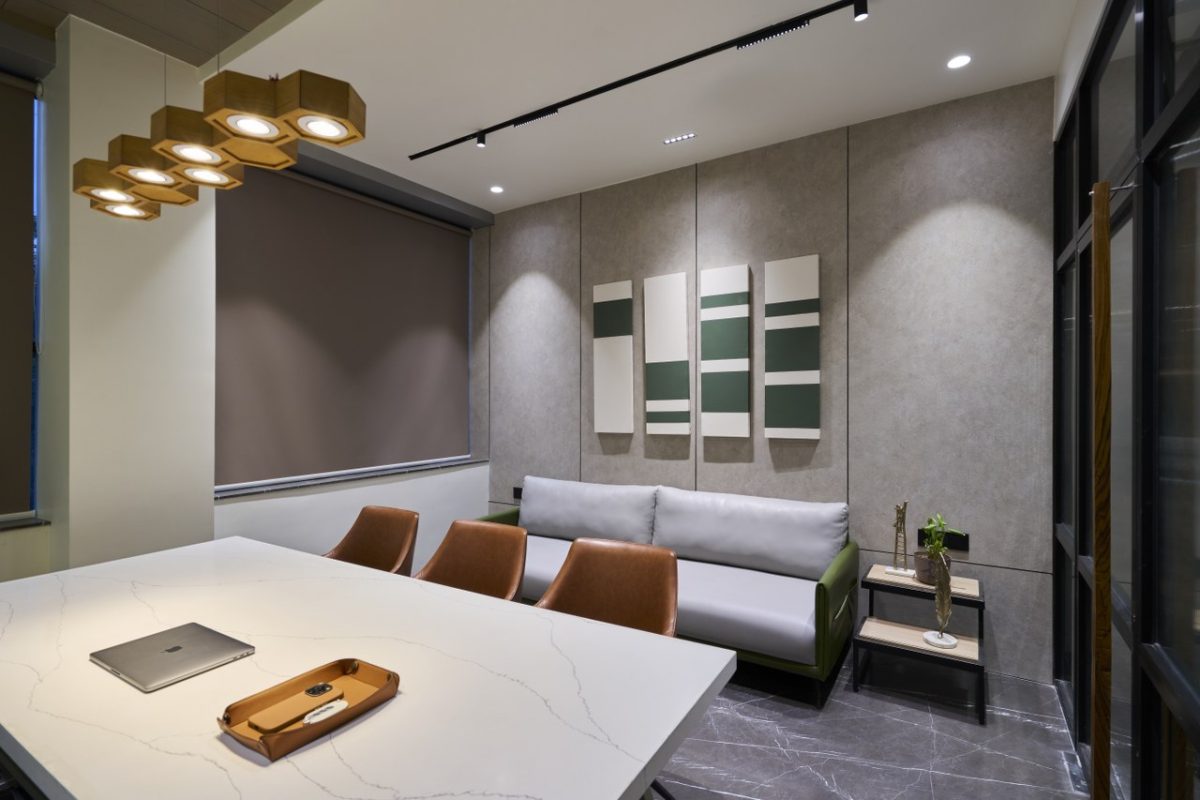 This Corporate Office Interior Design Uses A Functional Design Concept ...