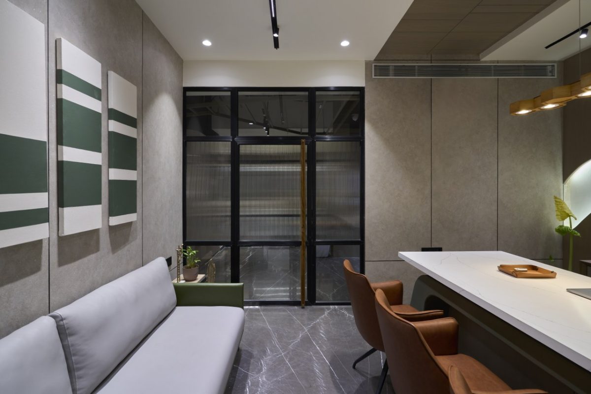This Corporate Office Interior Design Uses A Functional Design Concept ...