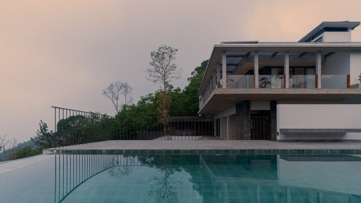 This Deck House Boasts the Highest Vantage Point in the Area | Durga ...