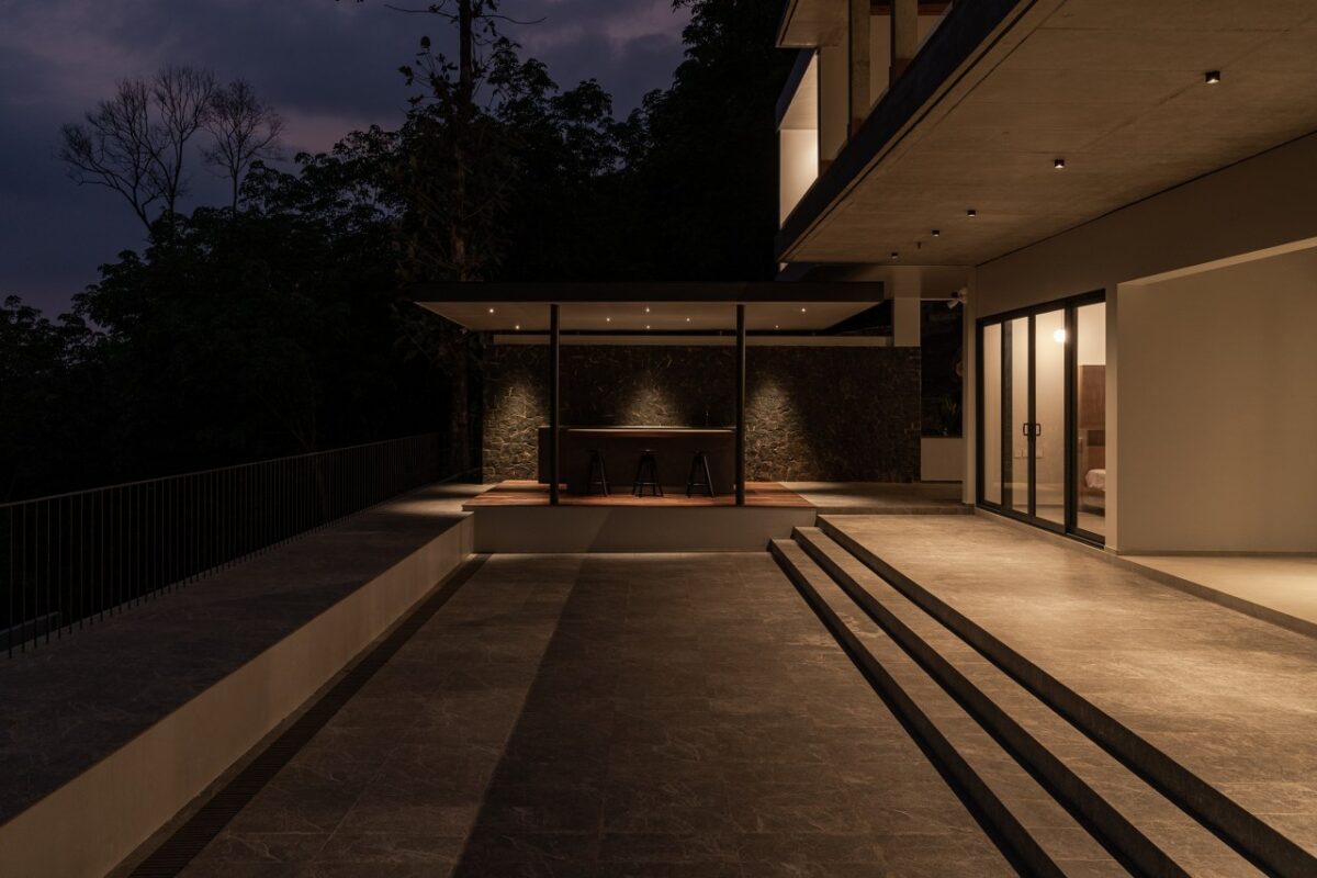 This Deck House Boasts the Highest Vantage Point in the Area | Durga ...