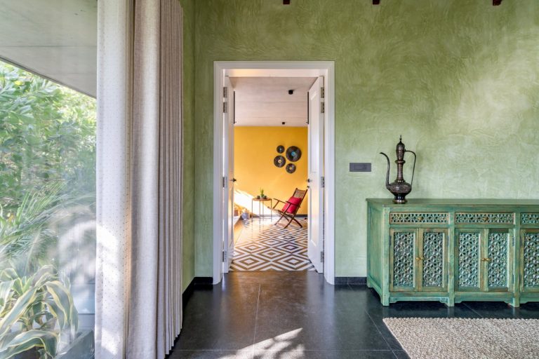 A Double Height Ceiling Home Reflects Art, Nature And Family Values ...