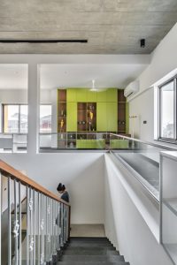 A Double Height Ceiling Home Reflects Art, Nature And Family Values ...