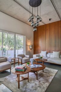 A Double Height Ceiling Home Reflects Art, Nature And Family Values ...