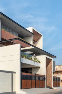 The Exterior of the Building Redefines Residences in an Urban Area ...