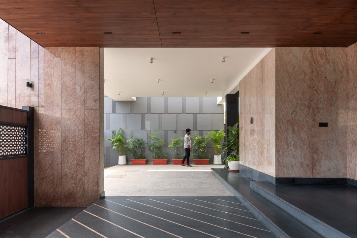 The Exterior of the Building Redefines Residences in an Urban Area ...