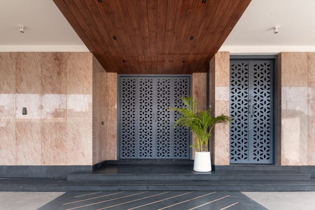 The Exterior of the Building Redefines Residences in an Urban Area ...