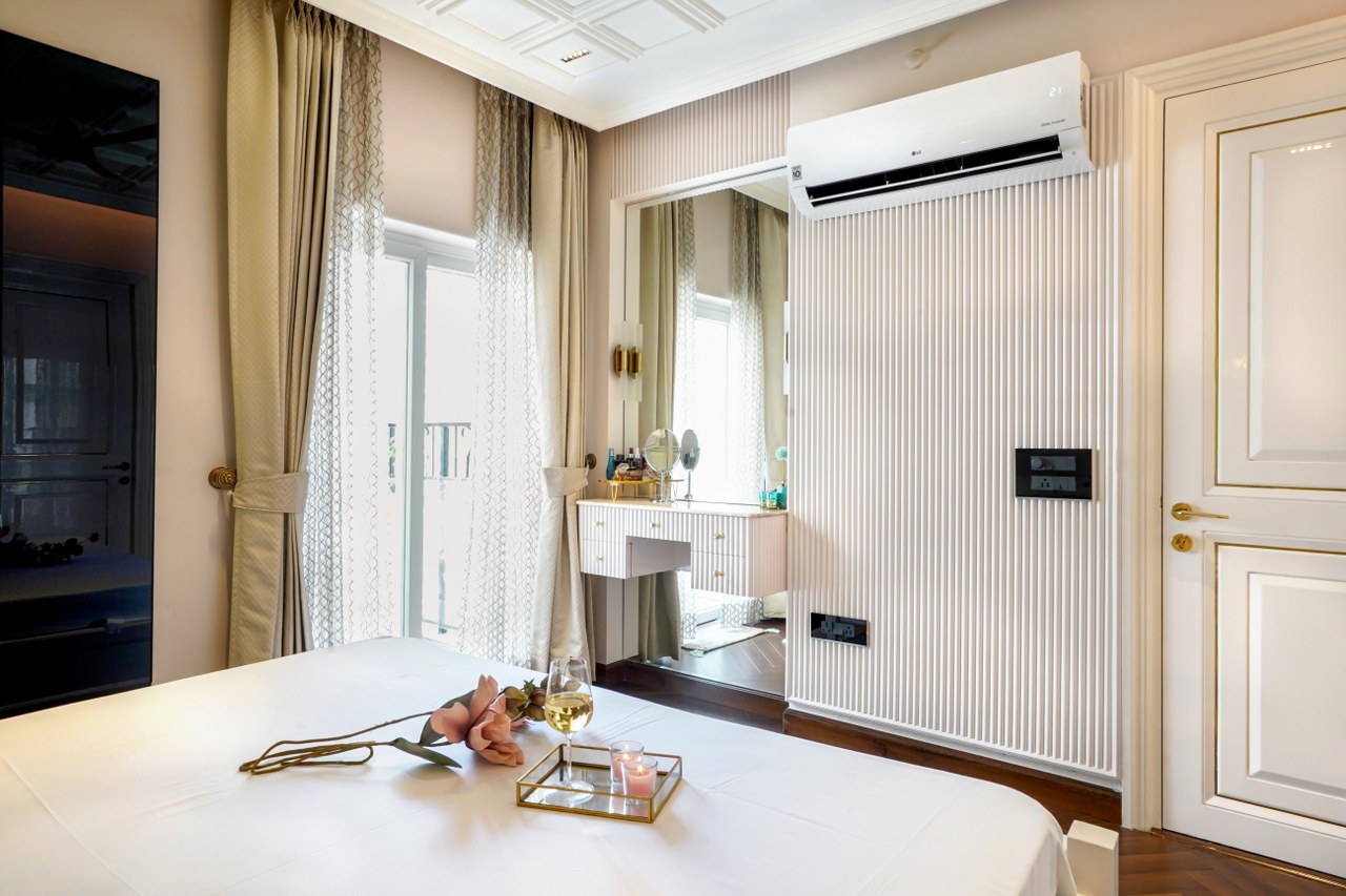 This Luxury Flat in The Vibrant Heart of City Life Becomes The Haven ...