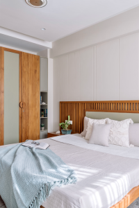 This Simple House Interior Design is a Fusion of Grandeur and Cosiness ...