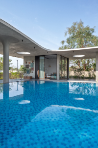 This Weekend House Reimagines the Notion of Veranda Design for a Home ...