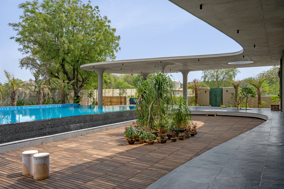 This Weekend House Reimagines the Notion of Veranda Design for a Home ...