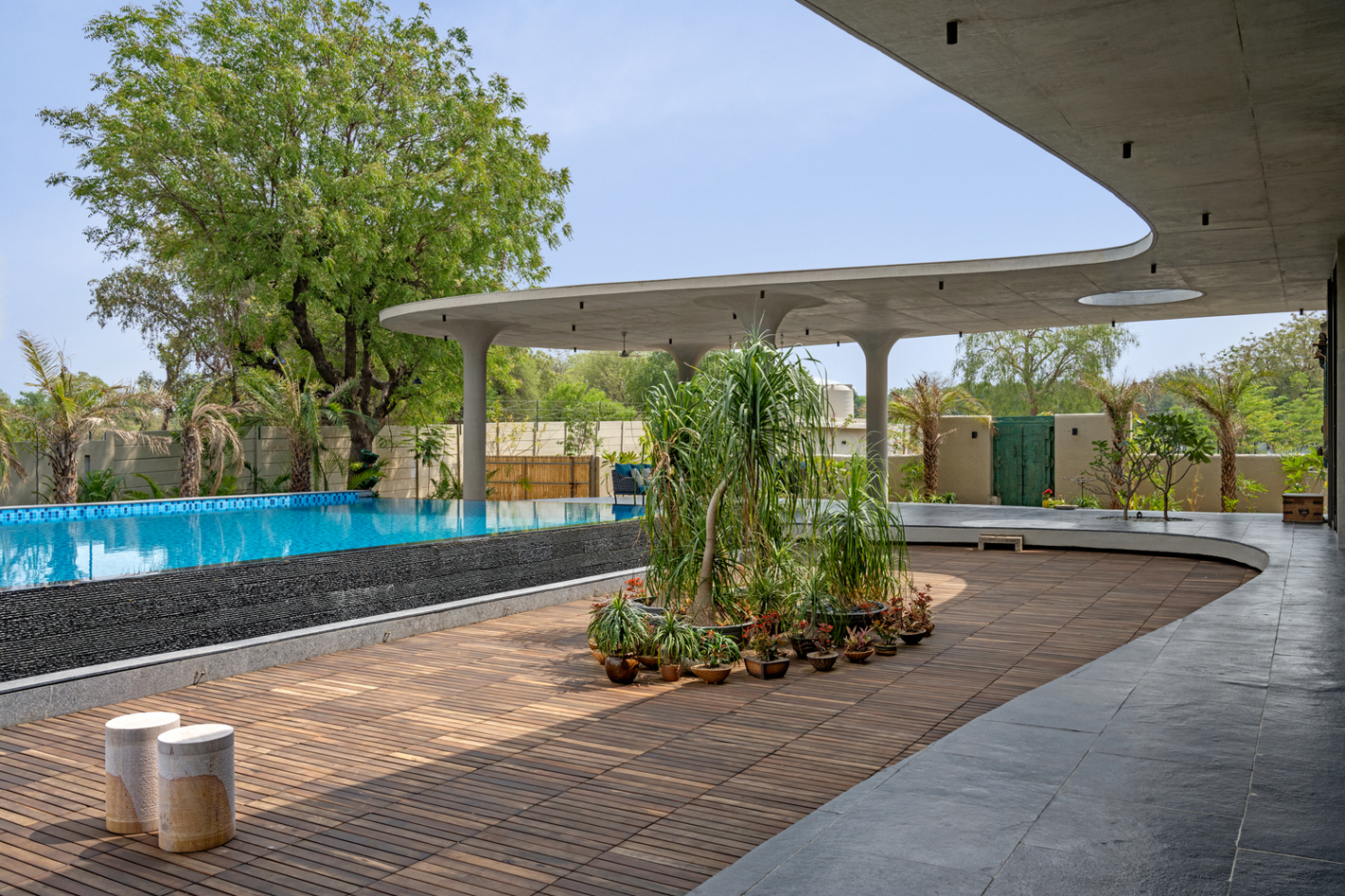 This Weekend House Reimagines the Notion of Veranda Design for a Home | Studio Espaazo – The ...