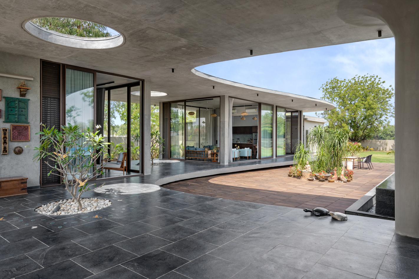 This Weekend House Reimagines the Notion of Veranda Design for a Home ...