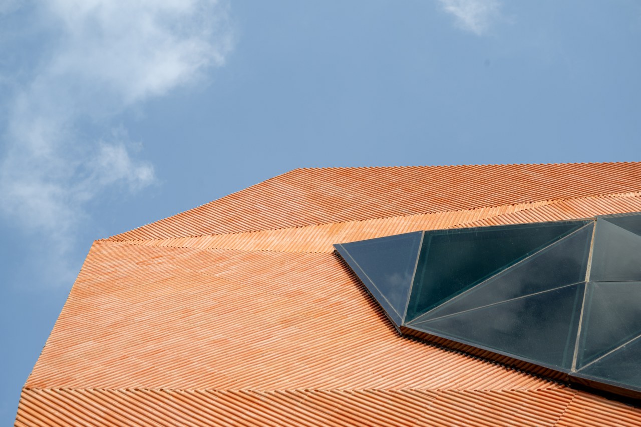 This 5000 Sqft Home Ensures That Each Living Space is Illuminated ...