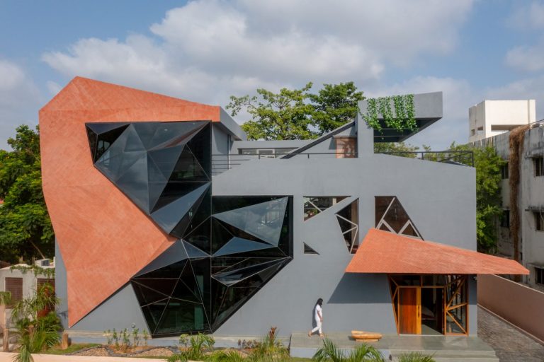 This 5000 Sqft Home Ensures That Each Living Space is Illuminated ...