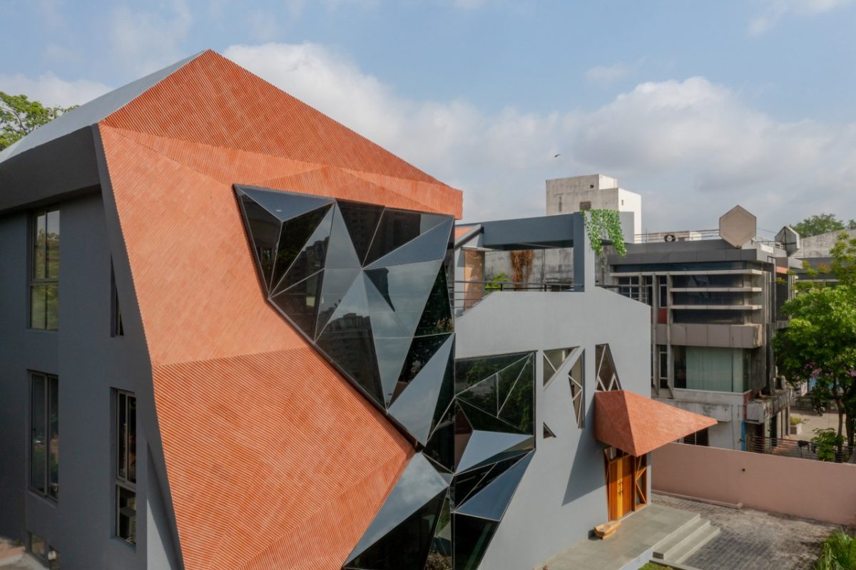 This 5000 Sqft Home Ensures That Each Living Space is Illuminated ...