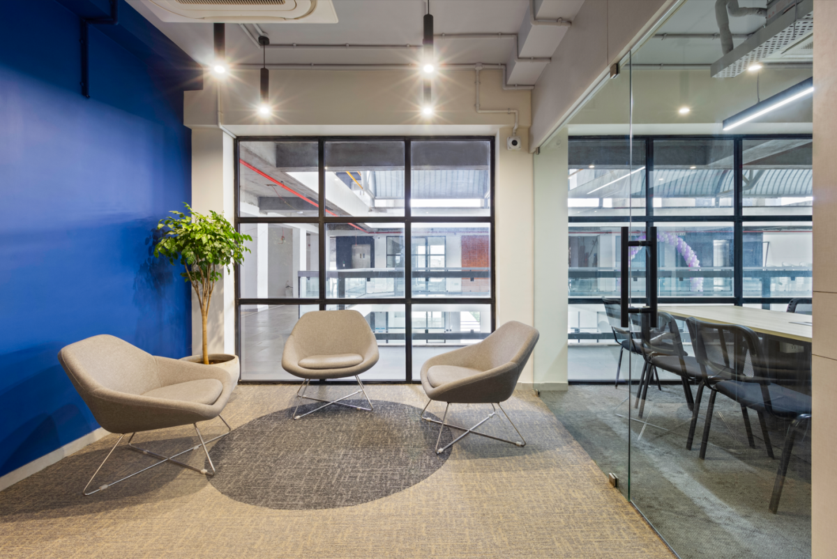 The IT Office Interior Design Creates a Dynamic and Cohesive ...