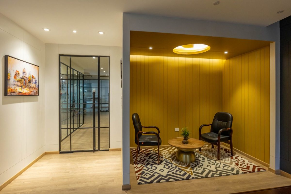 The Design of the Office Interior Envisions a Relaxed Ambience | B and ...