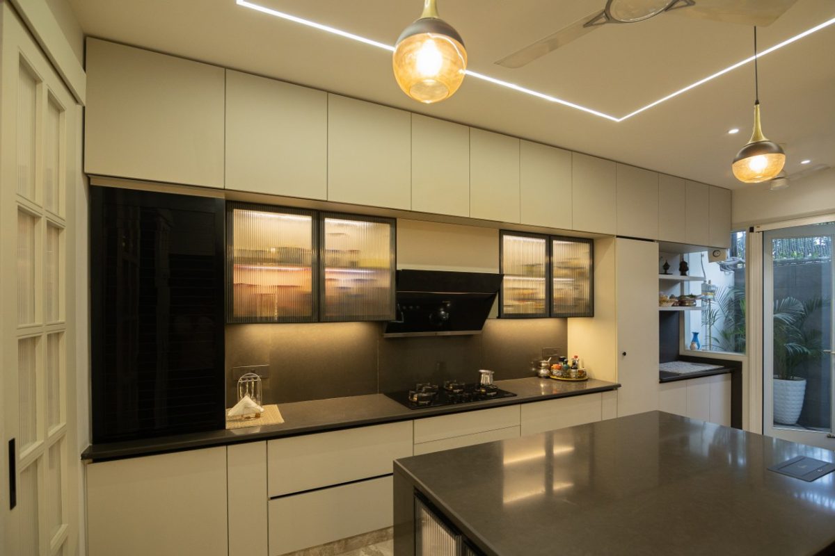 This Three Generation House has a Warm and Cozy Material Palette ...