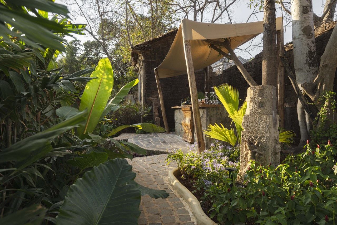 This Restaurant Breathes Life into a 200 Year Old Portuguese Villa ...