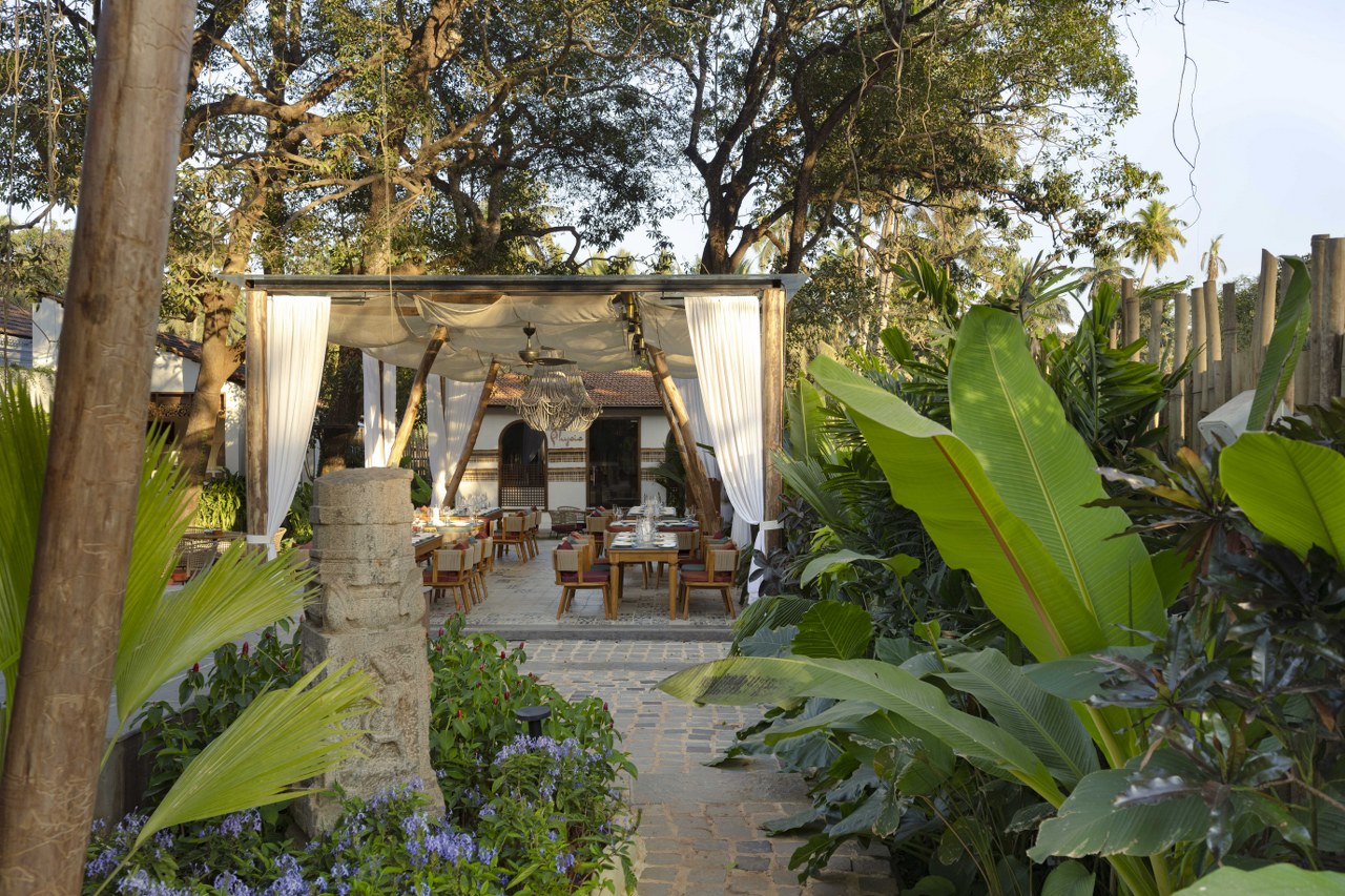 This Restaurant Breathes Life into a 200 Year Old Portuguese Villa ...