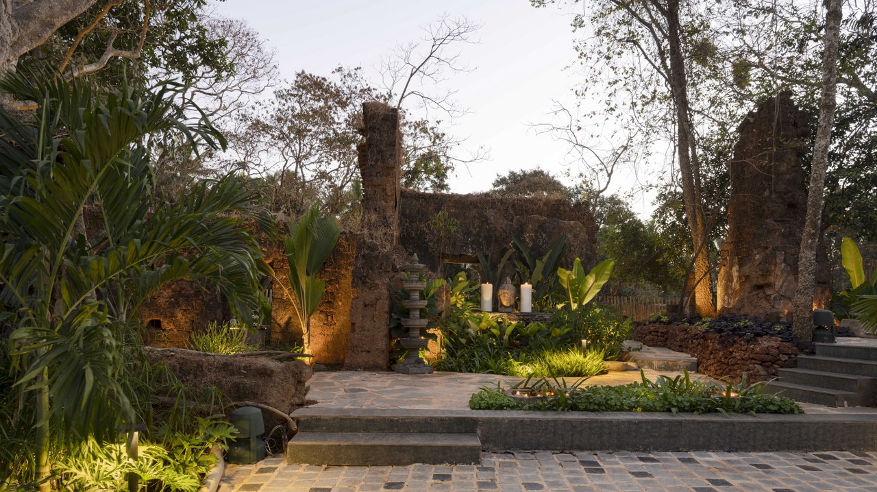 This Restaurant Breathes Life into a 200 Year Old Portuguese Villa ...
