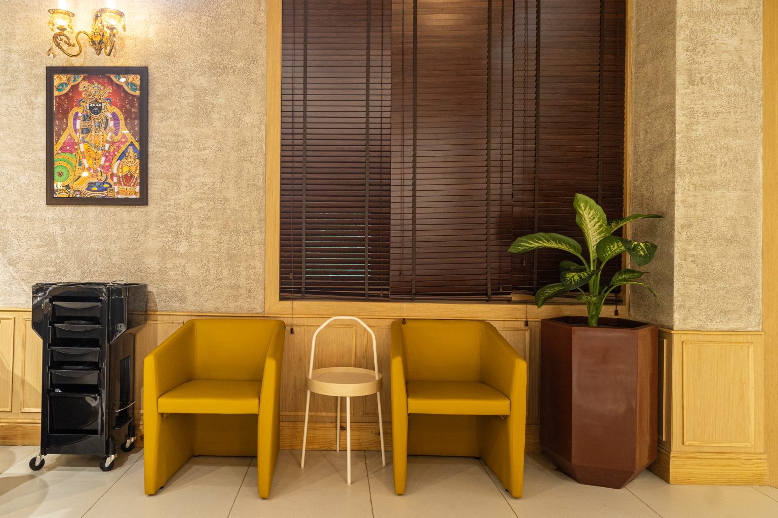 This Modern Salon is a Sanctuary of Luxury and Comfort | Studio Suba