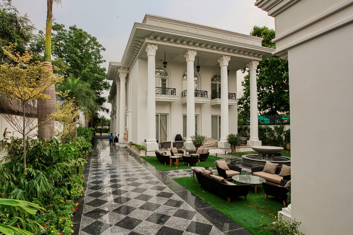 This Classical Delhi House Reflects Grandeur And Elegance | Fab Studio