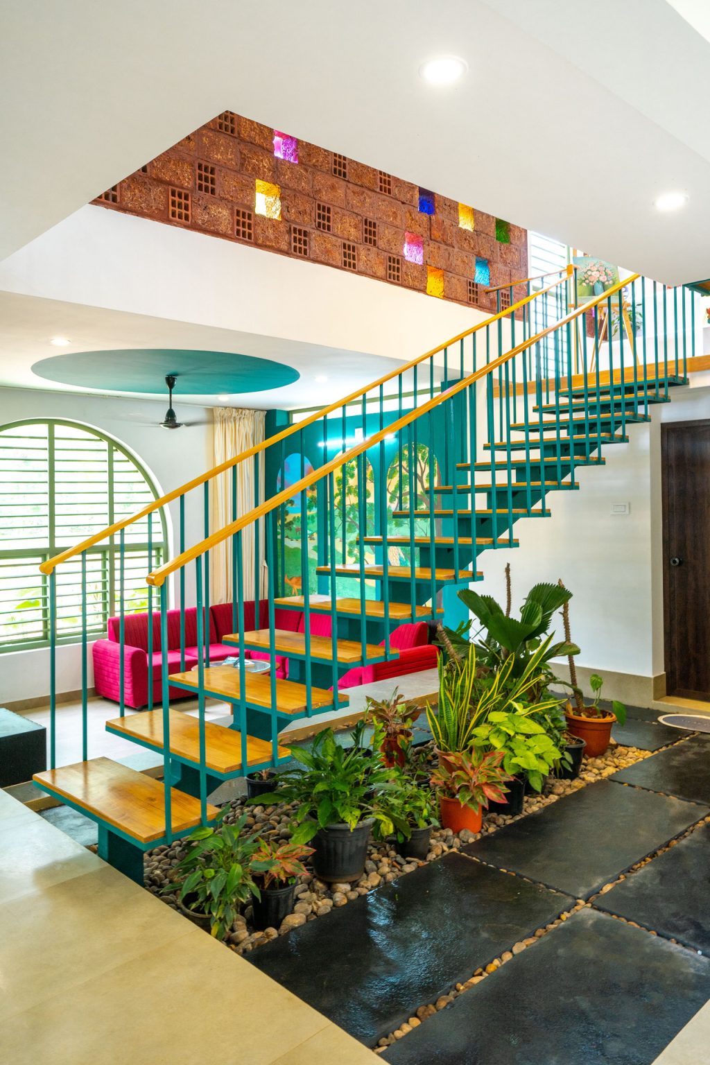 This East Facing Plan Contributes to a Breathable House | Living Earth ...