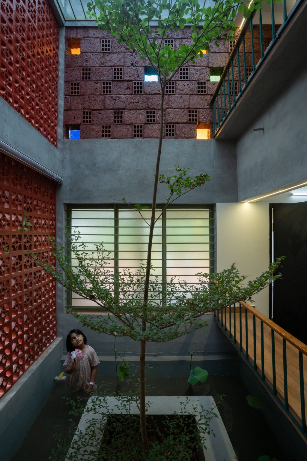 This East Facing Plan Contributes to a Breathable House | Living Earth ...