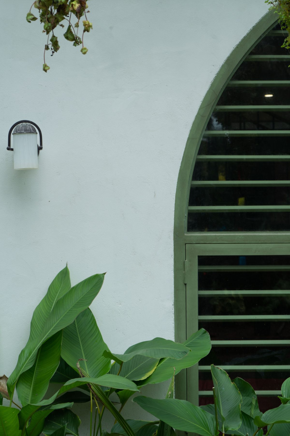 This East Facing Plan Contributes to a Breathable House | Living Earth ...