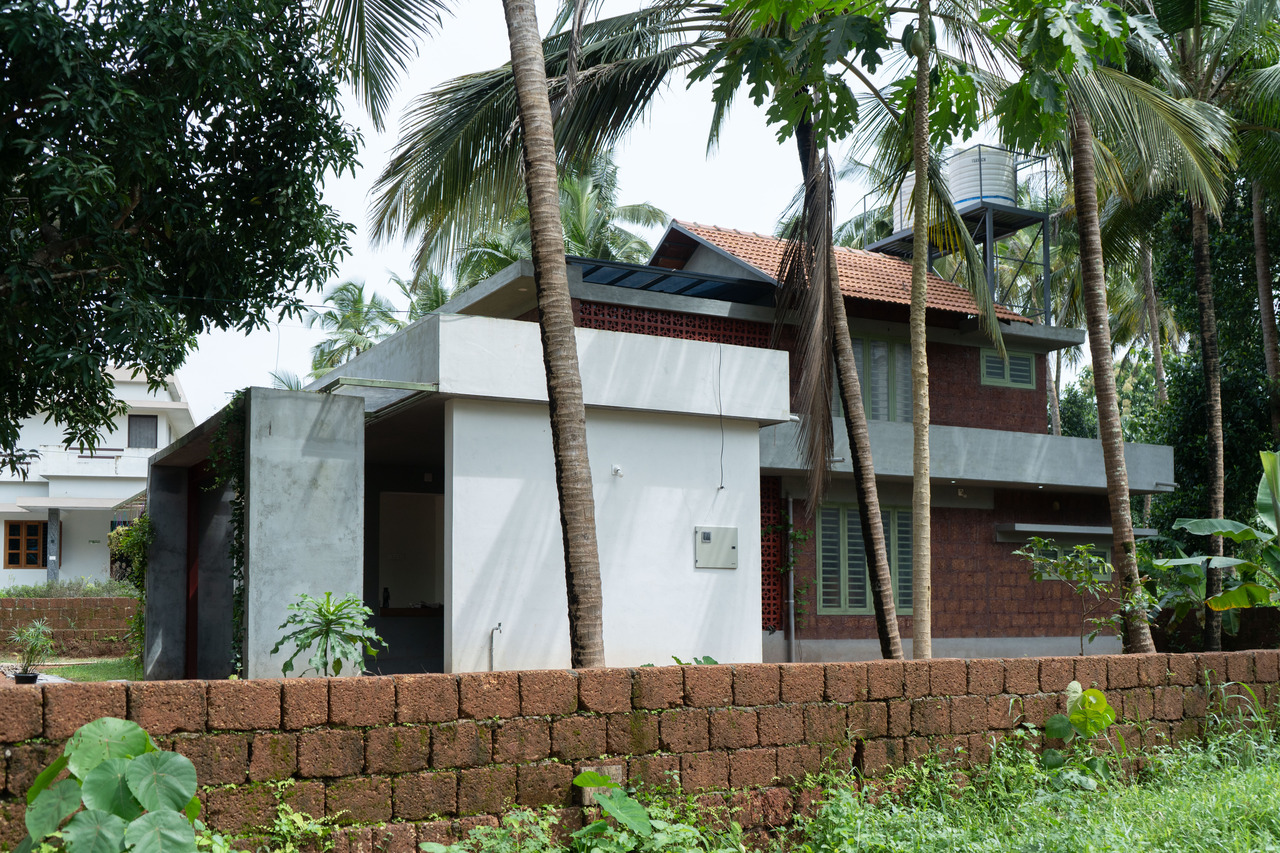 This East Facing Plan Contributes to a Breathable House | Living Earth ...