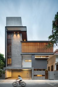 This House Facing South Connects the Family Through Spaces and Levels ...