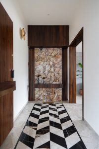 This House Facing South Connects the Family Through Spaces and Levels ...