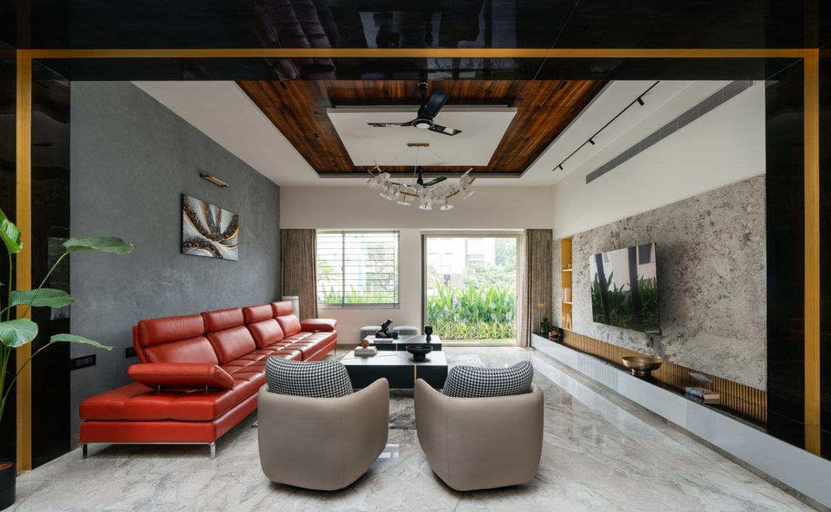 This House Facing South Connects the Family Through Spaces and Levels ...